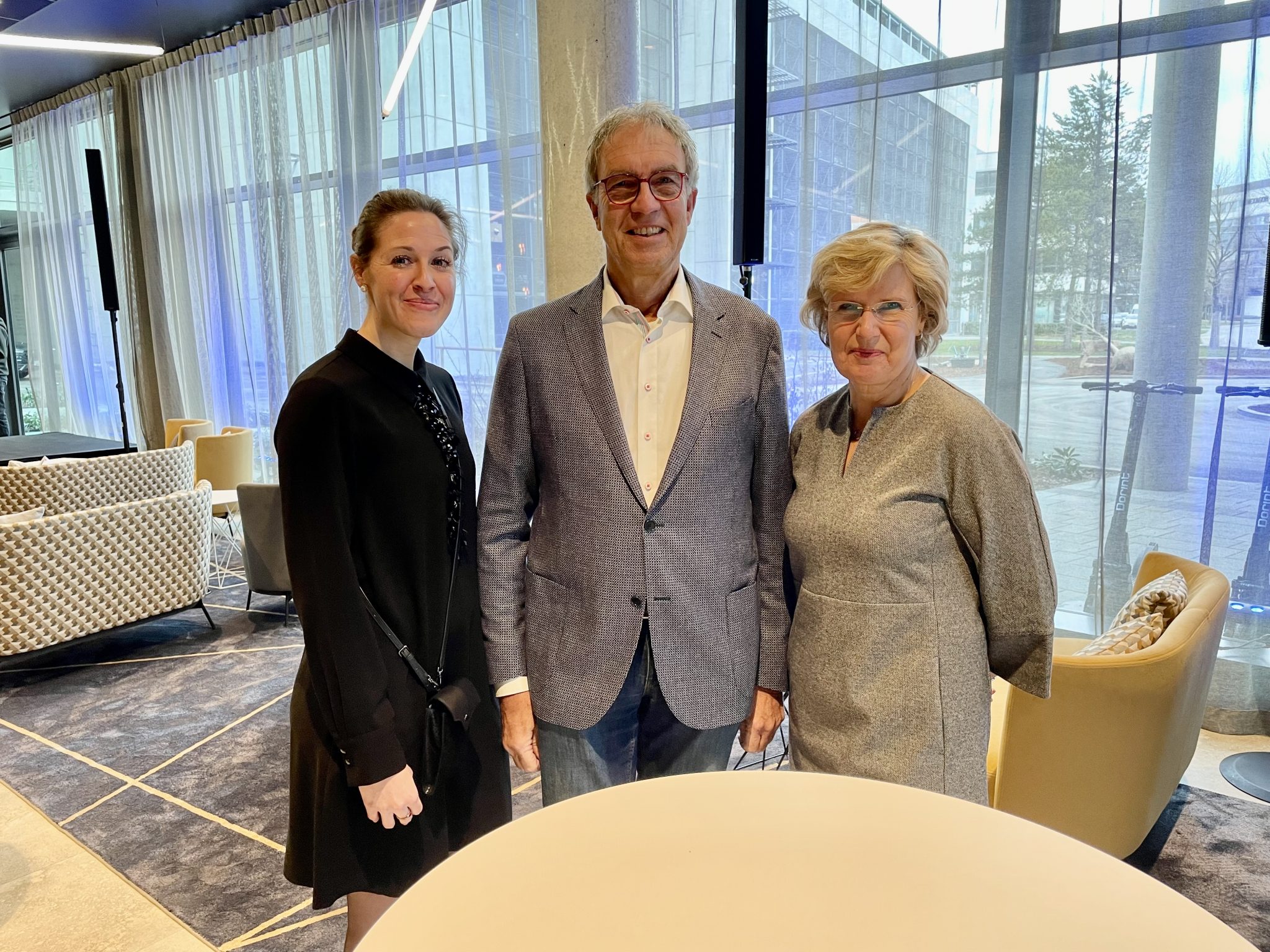 Dorint Hotel in München/Garching mit viel Prominenz offiziell eröffnet ...